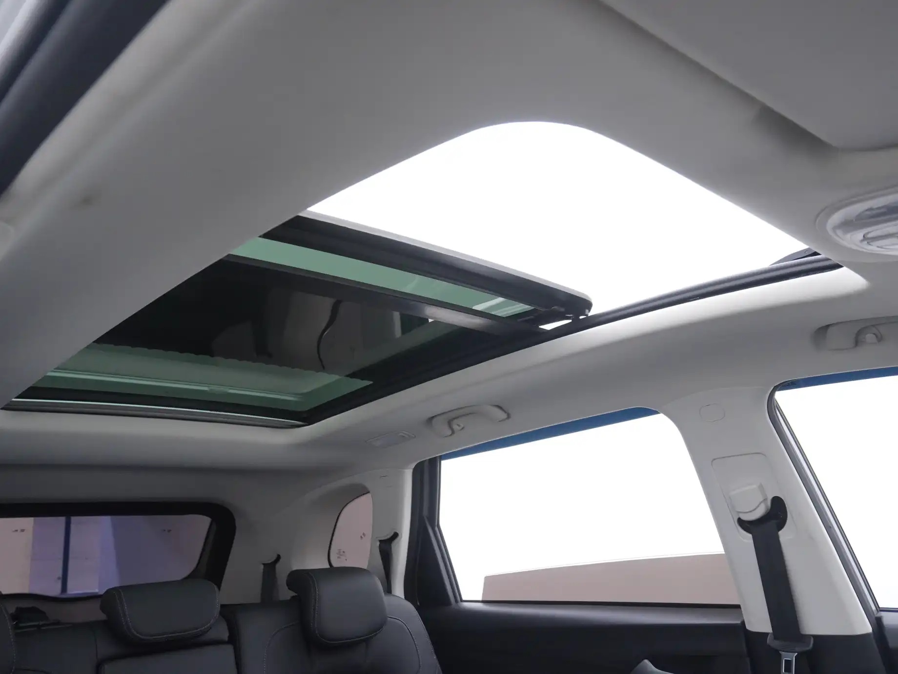 Cari mobil atap terbuka? Sunroof atau Moonroof, Cek Dulu Perbedaannya